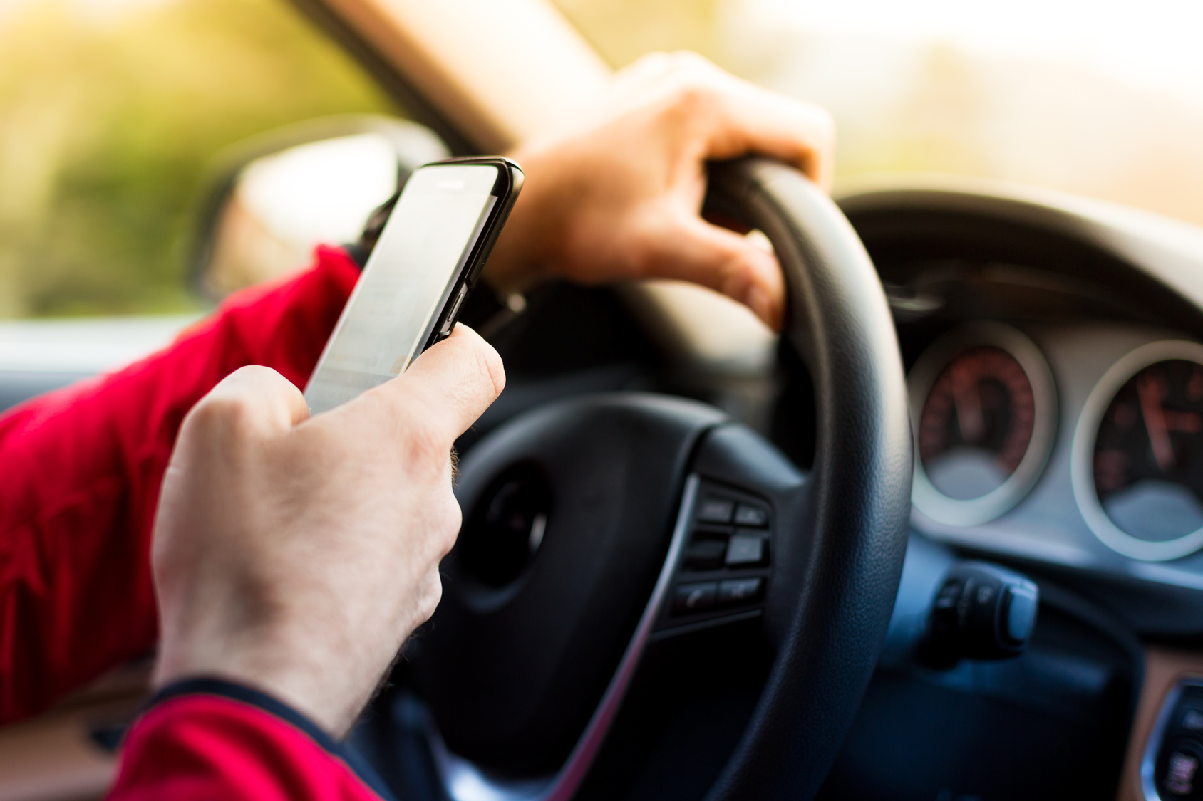 5 Chilling Consequences of Texting and Driving - Motor Era